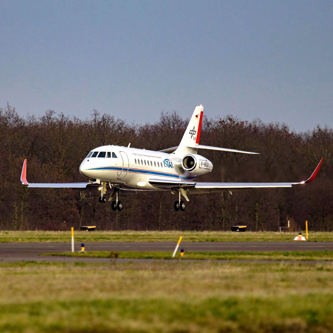 DLR Events | Forschungsflugzeug ISTAR Dassault Falcon 2000LX (D-BDLR)